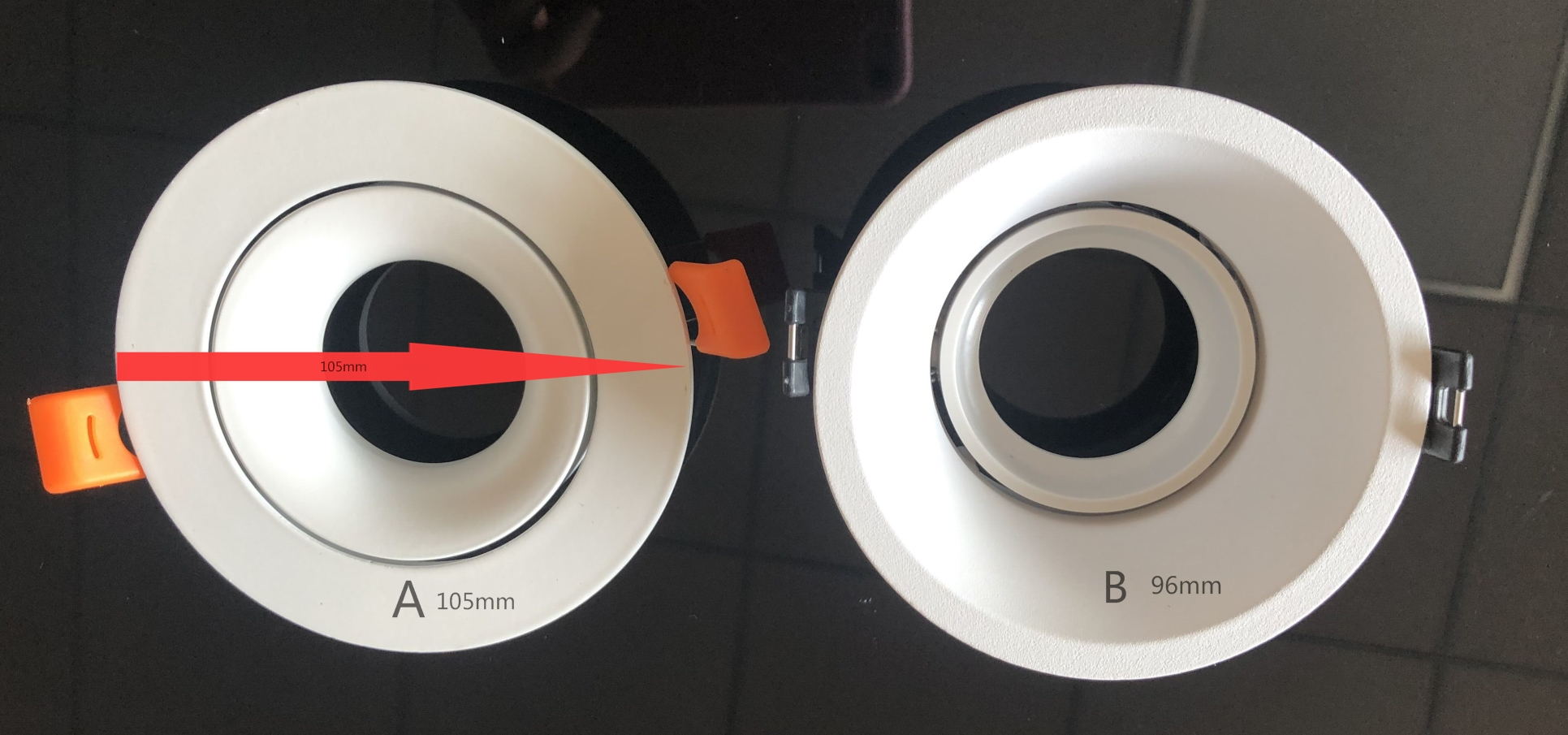 MR16 retrofit fitting with different rings